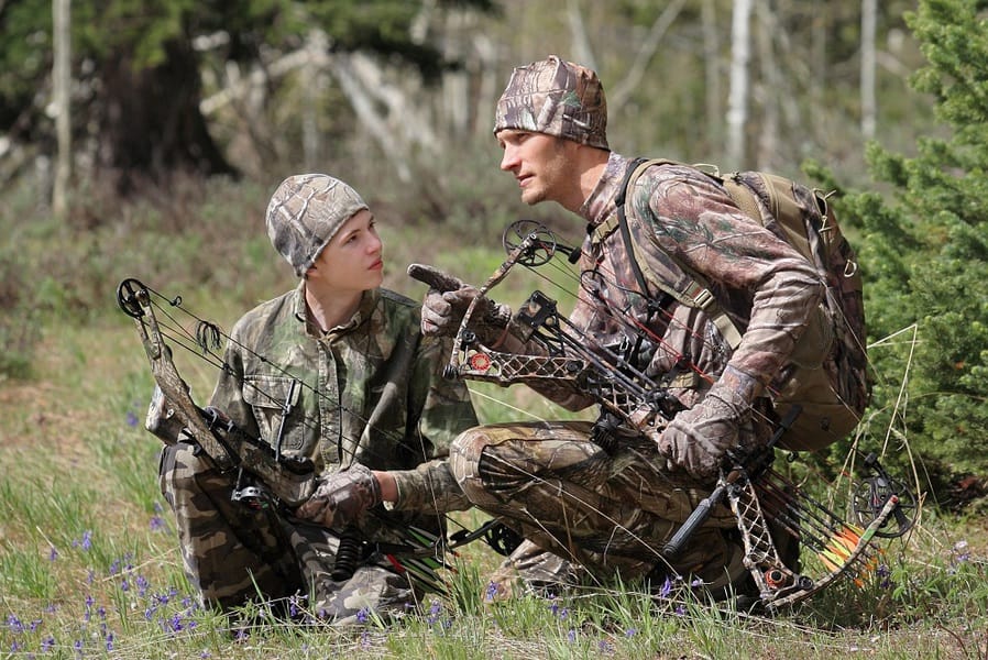 Best 2 Man Ladder Stands For This Season - 2022 Guide & Reviews ...